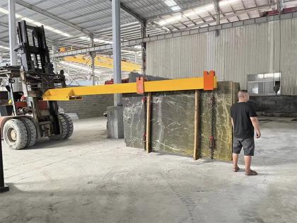 China Forklift Extending Boom To Move Out Heavy Stone Package Granite ...